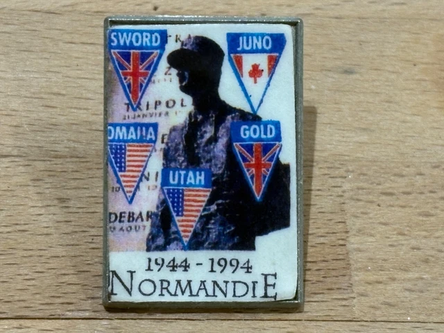A PINS PIN ARMEE ARMY DEBARQUEMENT D-DAY 1944 DE GAULLE NORMANDY BAYEUX ...
