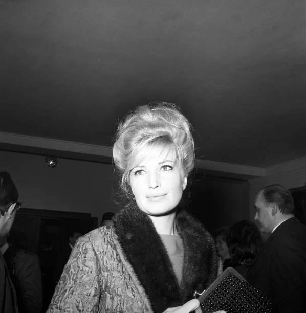 PORTRAIT OF ITALIAN actress Monica Vitti in a theatres foyer 1958 OLD ...