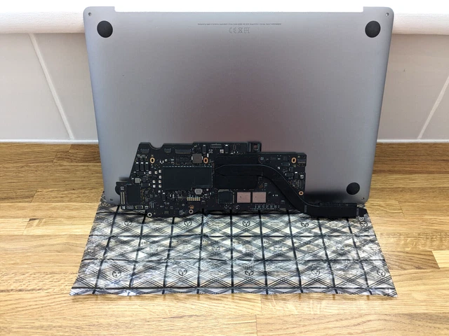 APPLE MACBOOK PRO 13" A2338 (2020) Logic Board M1 8GB RAM 256GB 820 ...