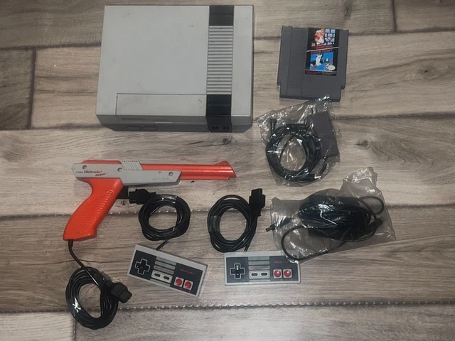 NINTENDO NES-001 CONSOLE With 2 Controllers, Mario Bros/ Duckhunt ...