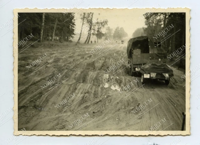 2X FOTO 2. Panzerdivision feindwärts auf verschlammter Rollbahn ...