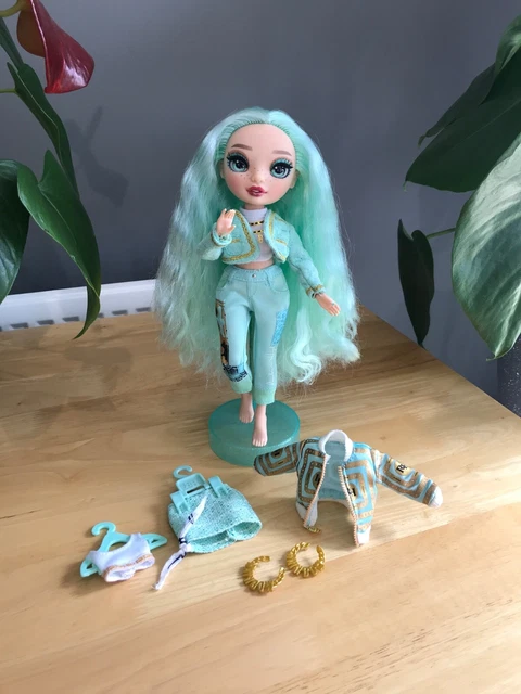 RAINBOW HIGH SERIES 3 Daphne Minton Doll Stand Comb & Accessories ...