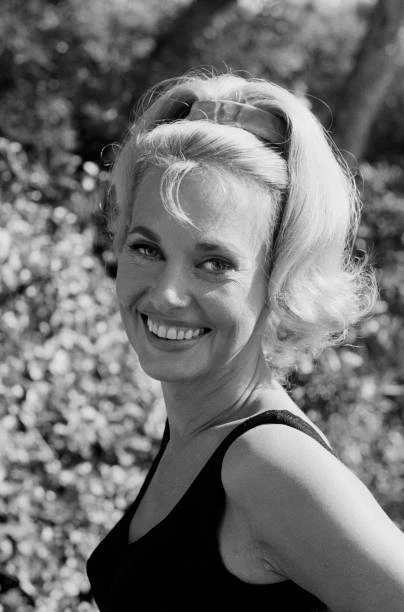 LOLA ALBRIGHT AMERICAN singer & actress OLD PHOTO 17 $8.50 - PicClick AU