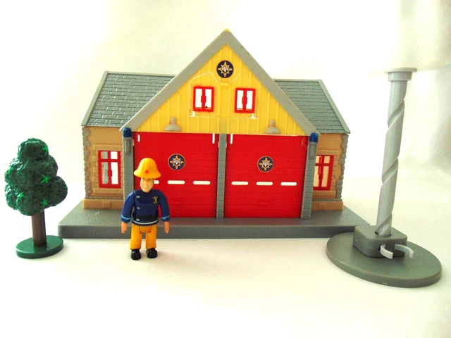 FIREMAN SAM STATION With Pole And Figure £5.00 - PicClick UK