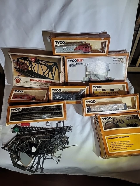 VINTAGE TYCO TRAIN Set 1970'S! Santa Fe 1102, power pack, etc. $75.00 ...
