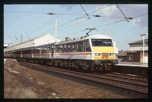 35MM SLIDE Electric Loco Class 90 x 2 warrington 90028 / 13 1989 ...