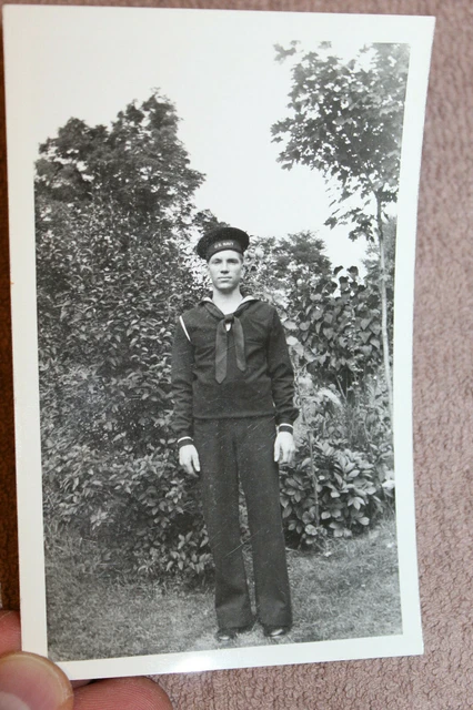 ORIGINAL WW2 PHOTOGRAPH of an U.S. Navy Sailor in Full Uniform & Hat ...