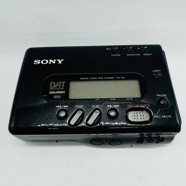 SONY TCD-D8 DAT Walkman Portable Enregistreur Audio Numérique Bande Noir Neuf EUR 296,83 ...
