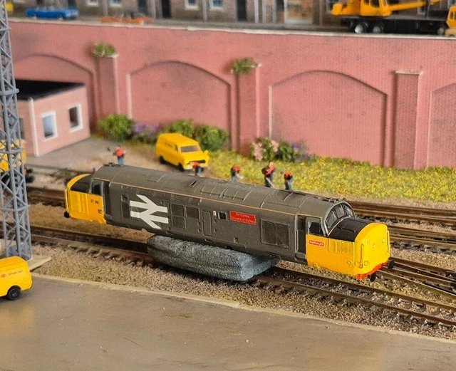 N GAUGE FARISH Class 37 Locomotive bodyshell 37180 resprayed Graham ...