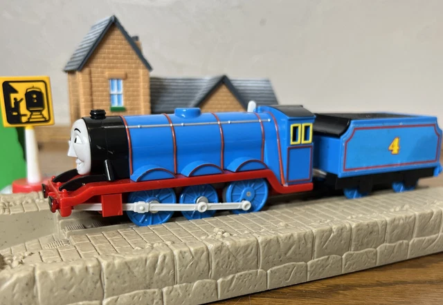 THOMAS & FRIENDS TrackMaster Gordon and Tender Motorized Train Engine ...