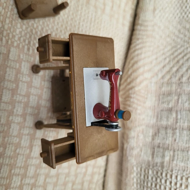 SYLVANIAN FAMILIES RED Singer Sewing Machine table original stool wheel ...