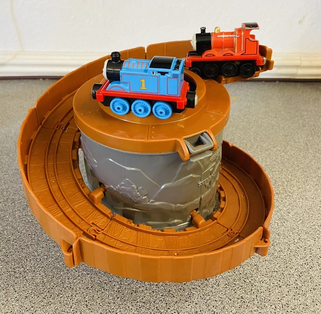 THOMAS AND FRIENDS Take N Play Spiral Tower Track + Thomas &James £4.00 ...