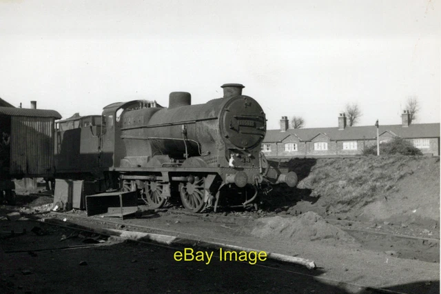 PHOTO 6X4 RAILWAY Steam Engine 30538 Q Class at Eastleigh c1961 £4.00 ...