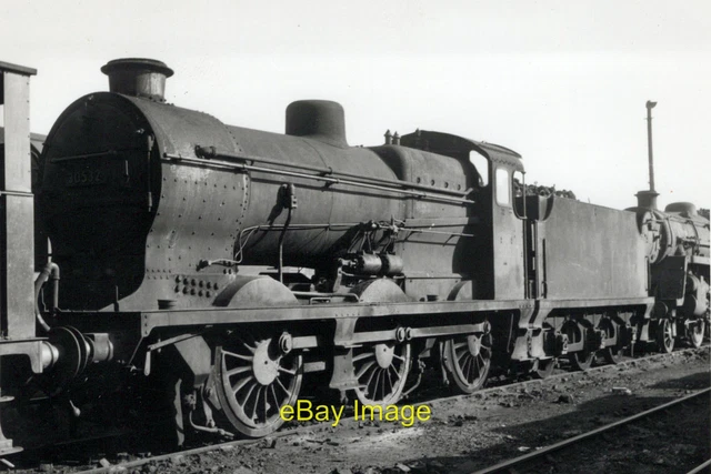 PHOTO 6X4 RAILWAY Steam Engine 30532 Q Class at Eastleigh c1961 £4.00 ...