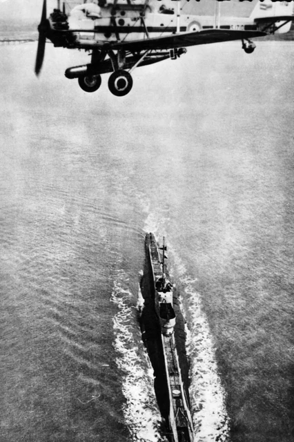 WW2 - AVIATION - Royal Air Force torpedo plane flying over a submarine ...