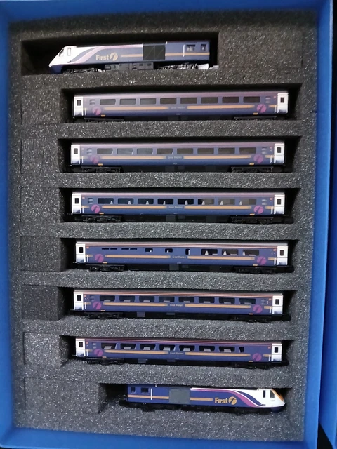 N GAUGE GRAHAM Farish Class 43 HST First Great Western 8 Car Train £250 ...