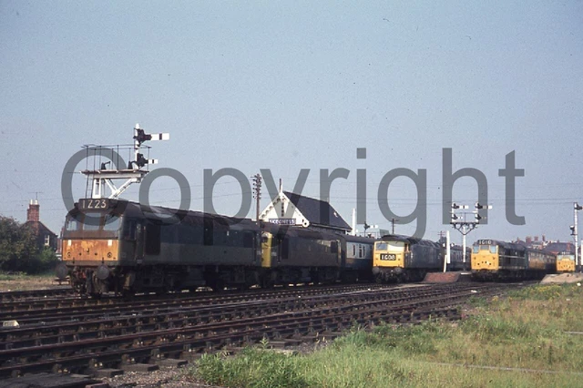 ORIGINAL 35MM COLOUR BR DIESEL CLASS 25 D7620 + D7585 ET AL SKEGNESS ...