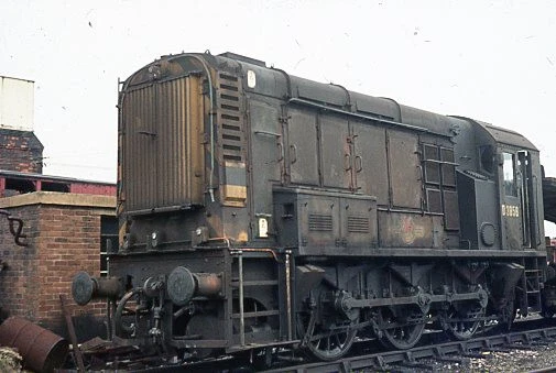 ORIGINAL COLOUR SLIDE of D3956 BR class 08 diesel shunter loco £2.25 ...