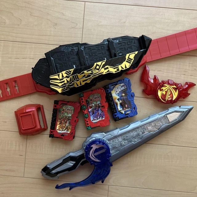 KAMEN RIDER SABER Henshin Belt Dx Saw Driver Mizuseiken Ryusui Emblem ...