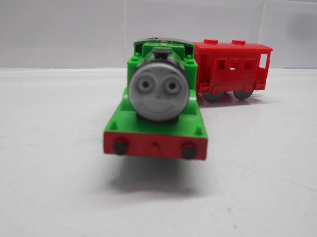 OLIVER THOMAS THE tank engine tomy trackmaster battery train £47.99 ...