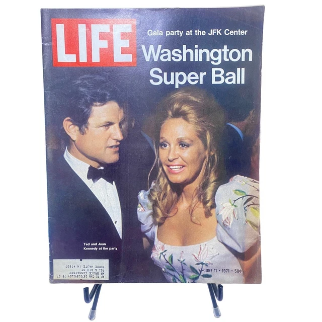 LIFE MAGAZINE JUNE 11 1971 Ted and Joan Kennedy at JFK Center Gala ...
