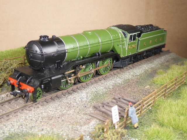 BACHMANN 00 GAUGE LNER Class V2 Steam Loco/Tender 2-6-2 no 4791 in LNER ...