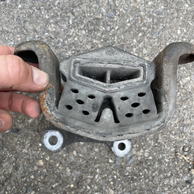 2007 VOLKSWAGEN TRANSPORTER T5 Left Engine Mount 7H0399151H 7H0399151L ...