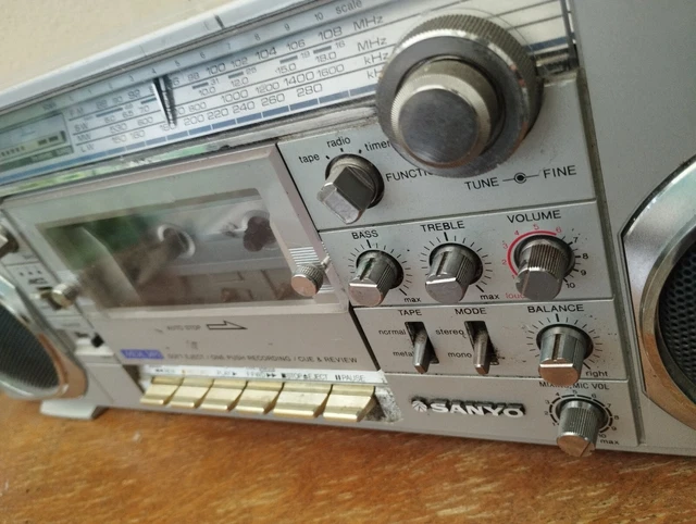 BOOMBOX SANYO Mini & Slim M7900 LU Vintage. EUR 119,99 - PicClick FR