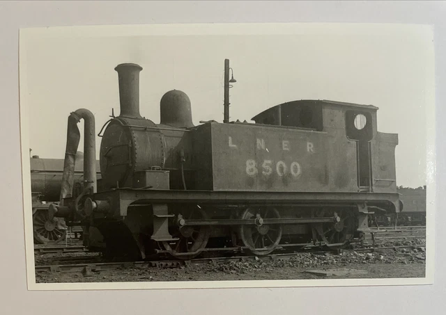 LNER RAILWAY LOCOMOTIVE PHOTOGRAPH LNER 8500 Parkeston Shed C705 EUR 3 ...