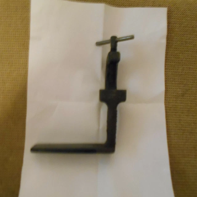 REMS MINI AMGO Pipe Support Bracket New Condition Part Number 533100 £ ...