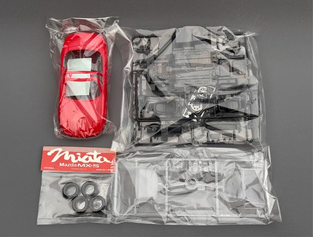 TAMIYA MAZDA MX5 Miata 1:24 Scale Plastic Model Kit 24082 £29.99 ...