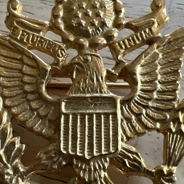 VINTAGE WWII MILITARY Eagle E Pluribus Unum Hat Cap Device Insignia ...