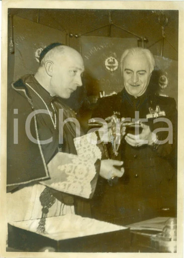 1940 MILANO CARD. Ildefonso SCHUSTER dona crocifisso per nuova sede ...