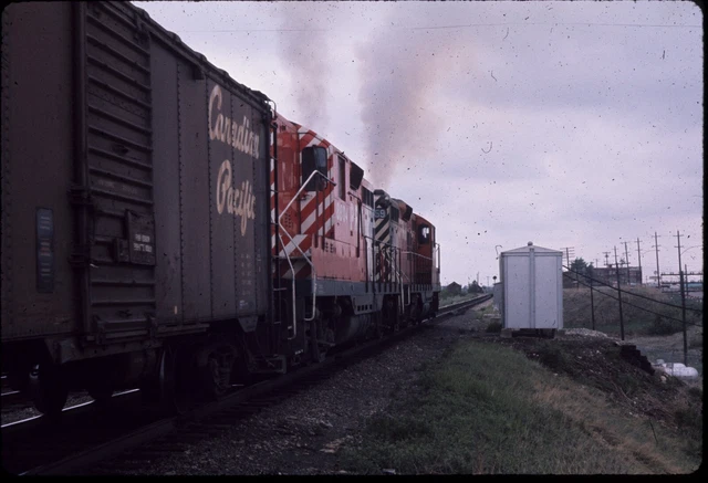 MB4-454 ORIGINAL COLOUR Slide CP Rail EMD GP9 #8804 at Calgary, AB ...