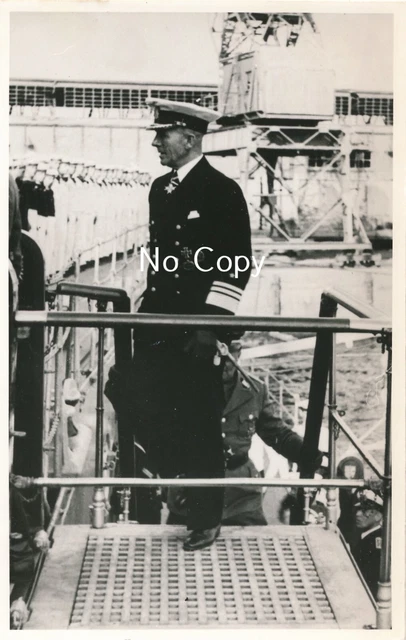 FOTO WK2 KRIEGSMARINE Admiral geht an Bord SX in Danzig Westerplatte ...