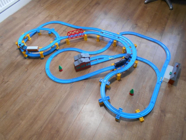 TOMY TRACKMASTER THOMAS the tank engine train set with double track ...