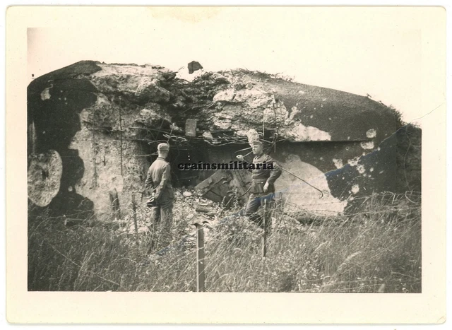 ORIG. FOTO SOLDATEN bei zerstörte Maginotlinie Bunker in Frankreich ...