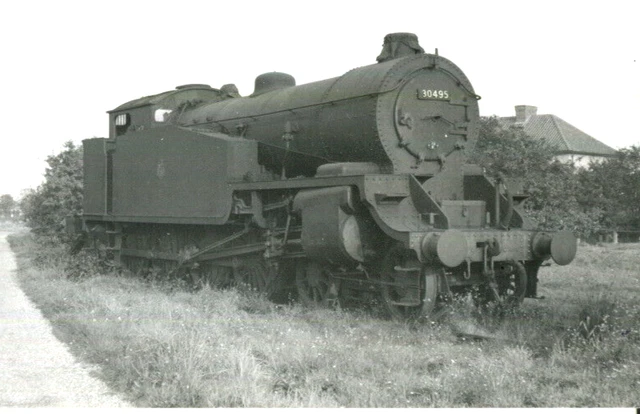RAILWAY PHOTO BR ex-LSWR class G16 4-8-0T No 30495 at Feltam hump yard ...