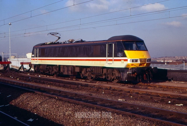 35MM RAILWAY SLIDE | Class 90 | 90032 | Wolverhampton | 1990s ...