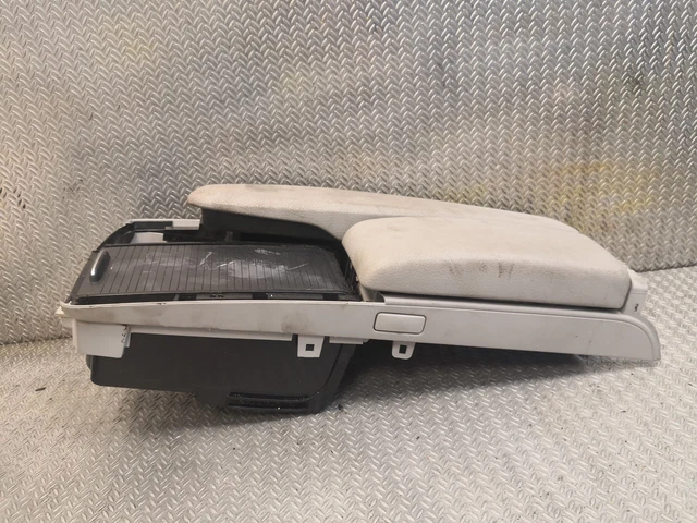 MERCEDES-BENZ W204 C 250 CDI Console Centrale Accoudoir 2046801339 EUR ...