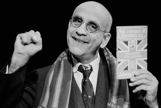 WARREN MITCHELL WITH a copy of 'The thoughts of chairman Alf' OLD PHOTO ...
