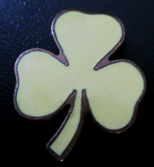BROWNIE GUIDE 1ST year Trefoil Promise Pin Badge - yellow enamel ...