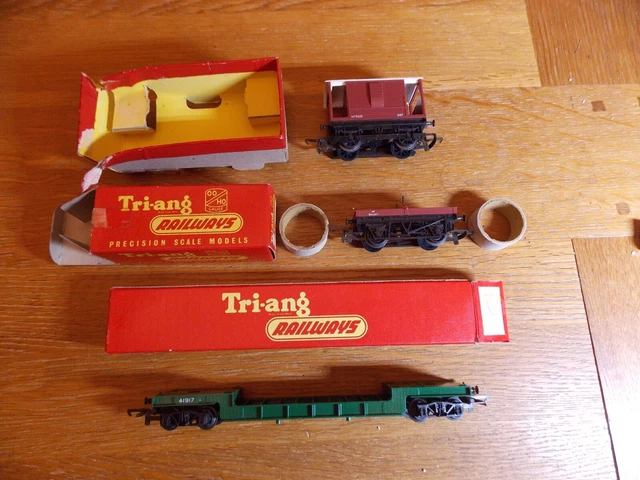 3 TRI-ANG WAGONS, BOLSTER, BOGIE WELL & BRAKE VAN. OO Gauge £10.00 ...