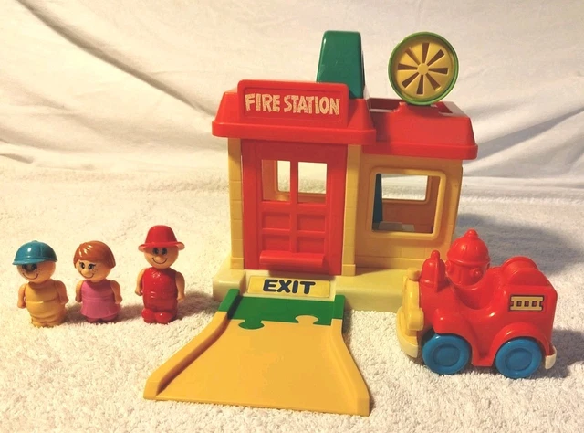 VINTAGE ELC HAPPYLAND Fire station Complete Working Manual Siren Truck ...