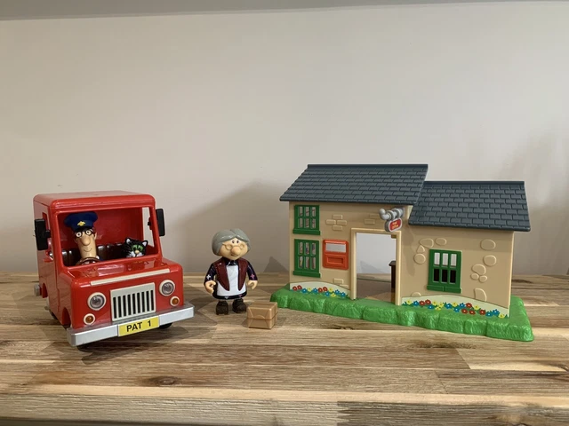 POSTMAN PAT BUNDLE Post Office Mrs Goggins Van Pat 1 Pat Figure ...