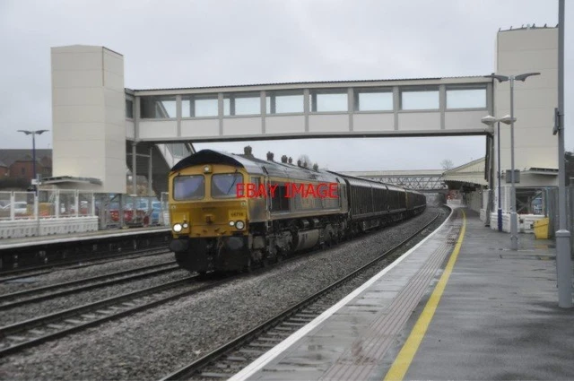 PHOTO CLASS 66 Loco No 66716 At Newbury Railway Station - Both ...