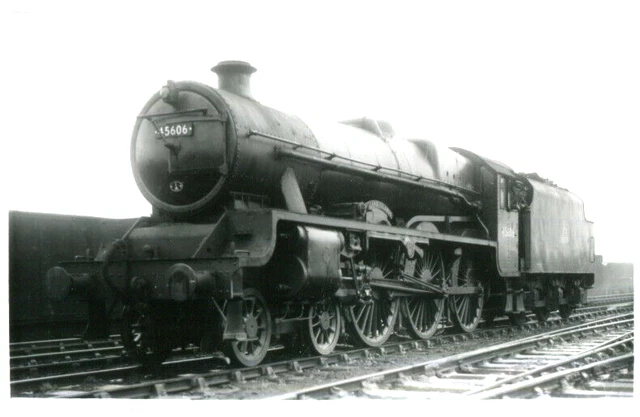 RAILWAY PHOTO BR Jubilee Class 4-6-0 No 45606 FALKLAND ISLANDS at Crewe ...