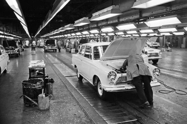 GENERAL SCENES INSIDE the Ford motor factory in Dagenham 1964 Old Photo ...