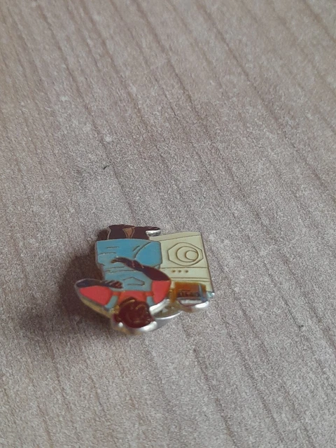 PINS LESSIVE OMO Logo singe linge Pin's vintage collection Années 1990 ...