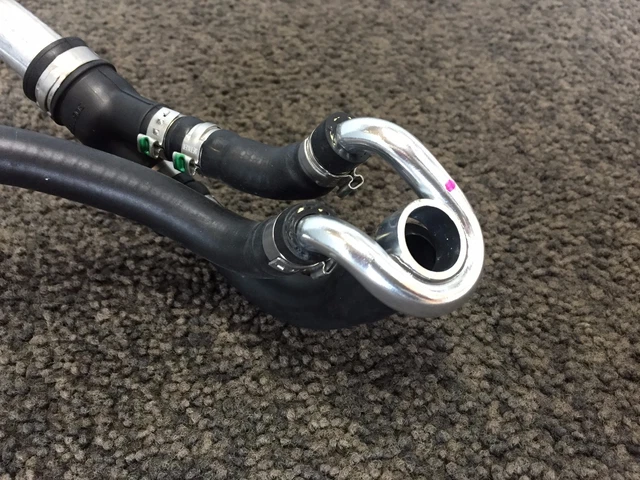 GENUINE VOLVO COOLANT / Engine Breather Hose Pipe 30757132 V70 S60 Xc70 ...